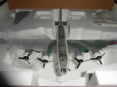 Corgi Aviation Archive WWII 1/72 diecast Boeing B-17 Flying For